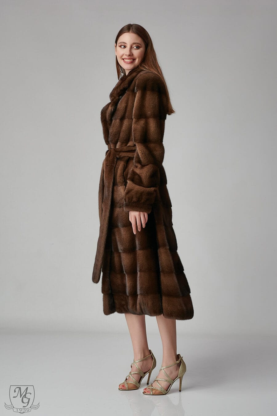 Haina din blana de vizon / nurca Scanbrown model 5718 - Casa de blanuri MG