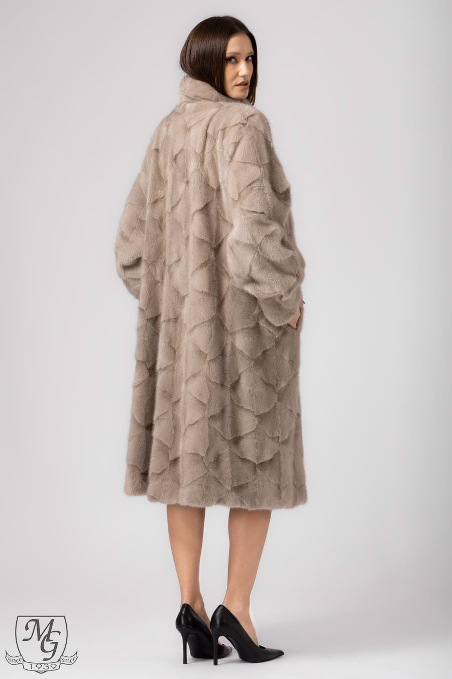 Haina din blana de vizon (nurca) silverblue mod. Carla - Casa de blanuri MG